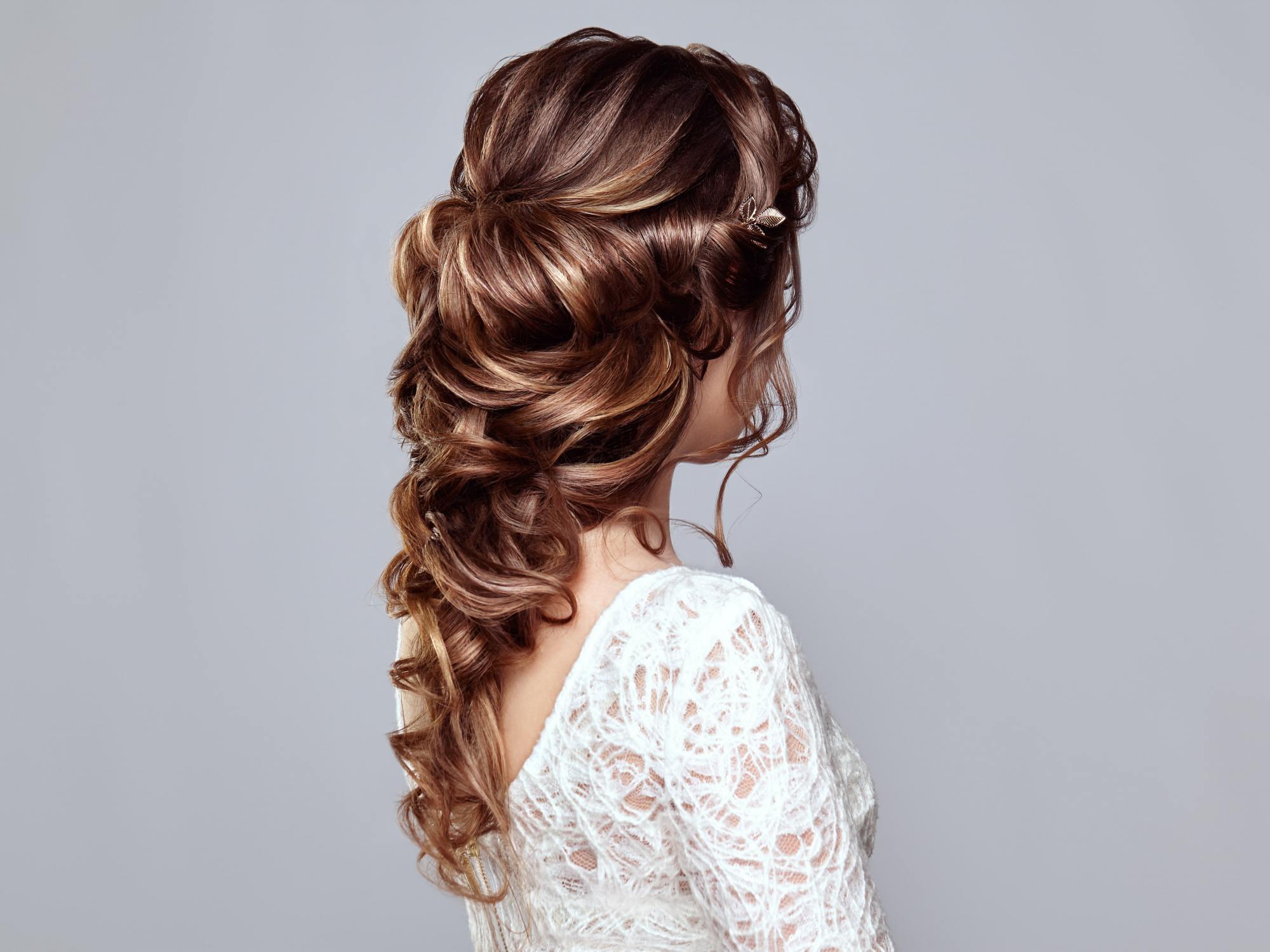 Hochsteckfrisuren und Ballfrisuren für Event, Gala und Hochzeit
